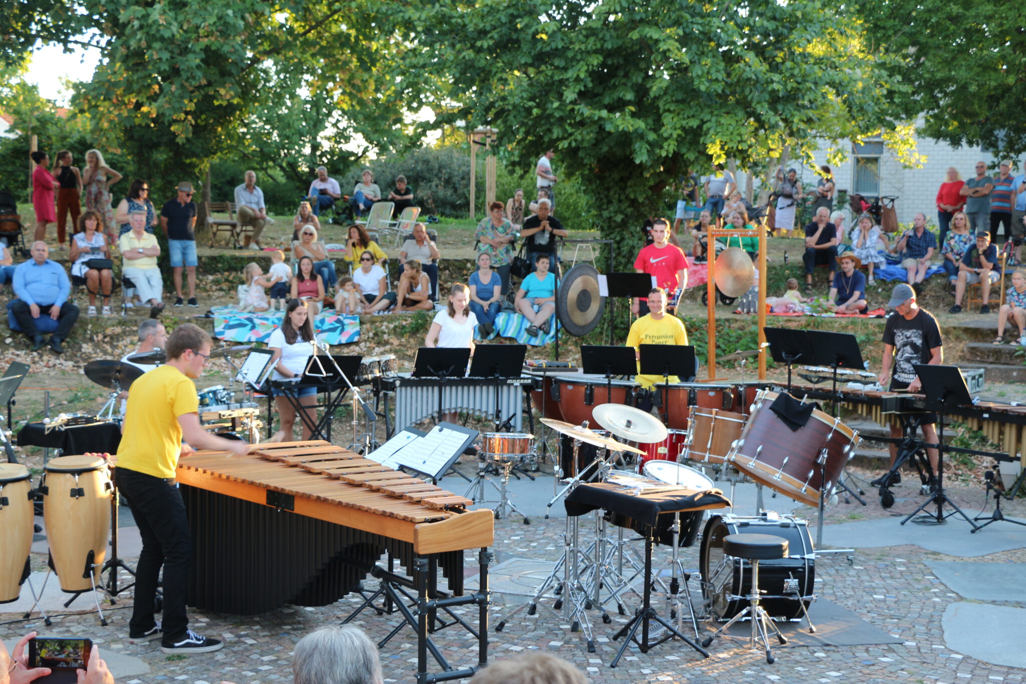 Klappstuhl-Konzert „Percussion Power“ begeistert die Gäste ...